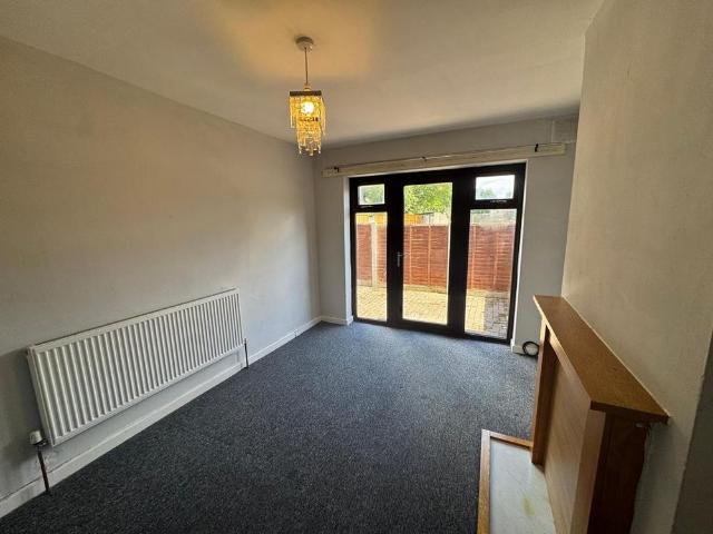 4 bedroom semi detached house to rent