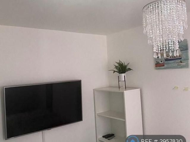 4 bedroom semi detached house to rent