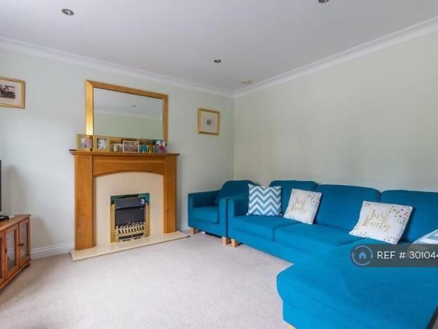 4 bedroom semi detached house to rent