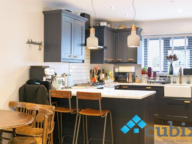 4 bedroom semi detached house to rent