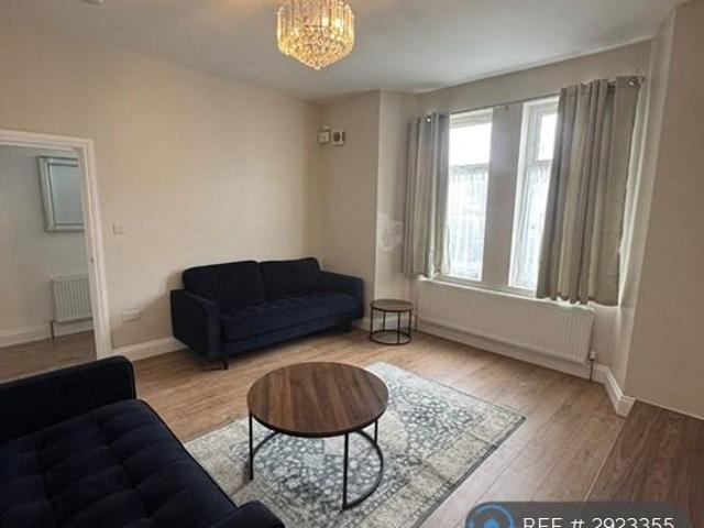 4 bedroom semi detached house to rent