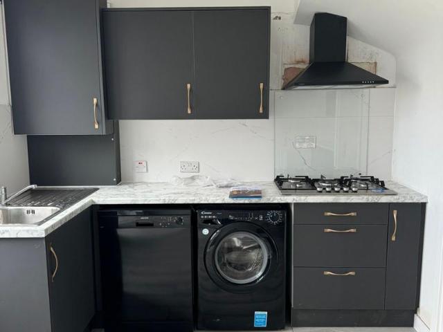 4 bedroom semi detached house to rent