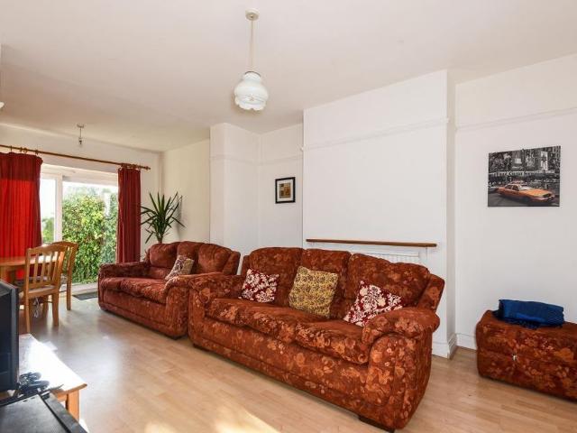 4 bedroom semi detached house to rent