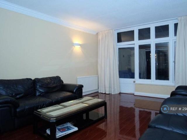 4 bedroom semi detached house to rent