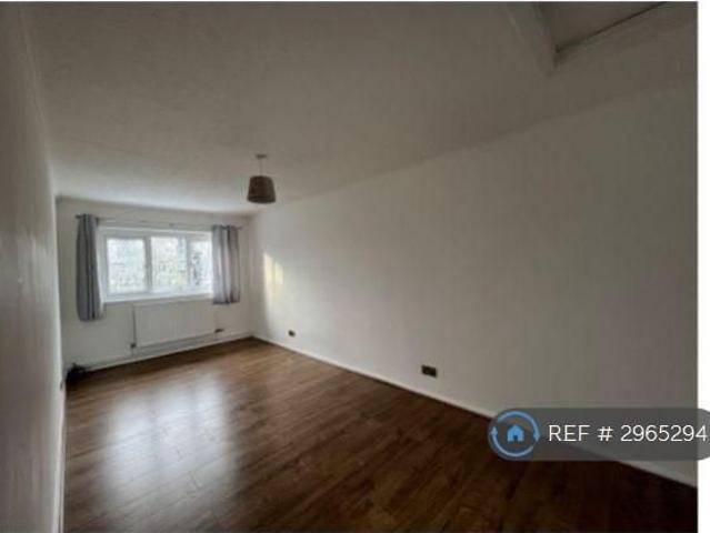 4 bedroom semi detached house to rent