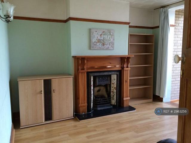 4 bedroom semi detached house to rent