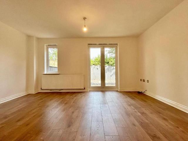 4 bedroom semi detached house to rent