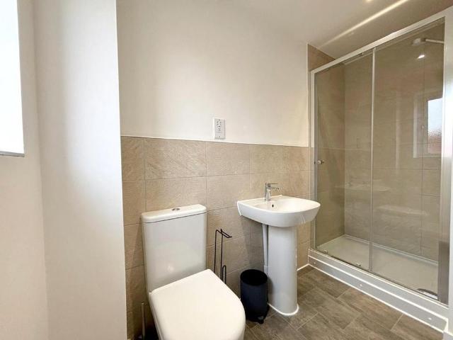 4 bedroom semi detached house to rent