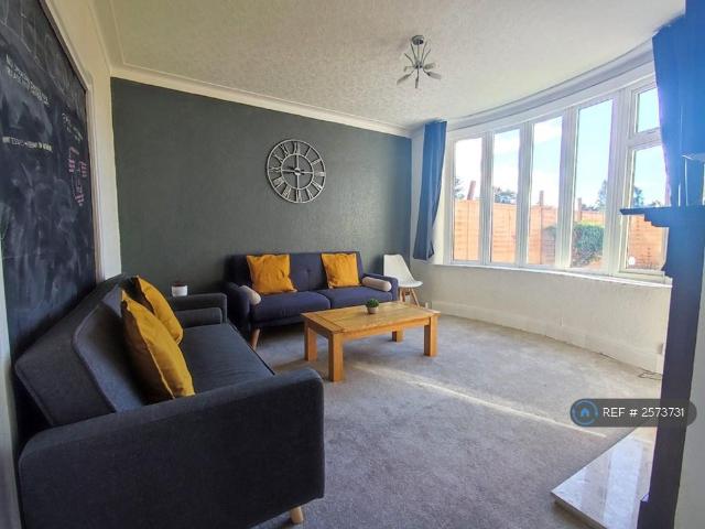 4 bedroom semi detached house to rent