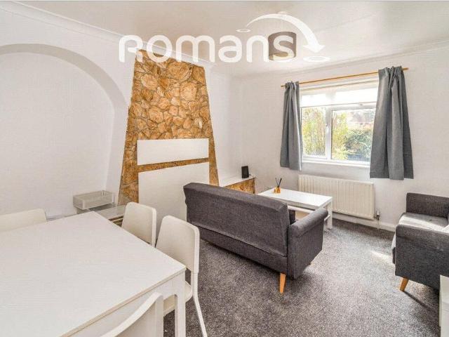 4 bedroom semi detached house to rent