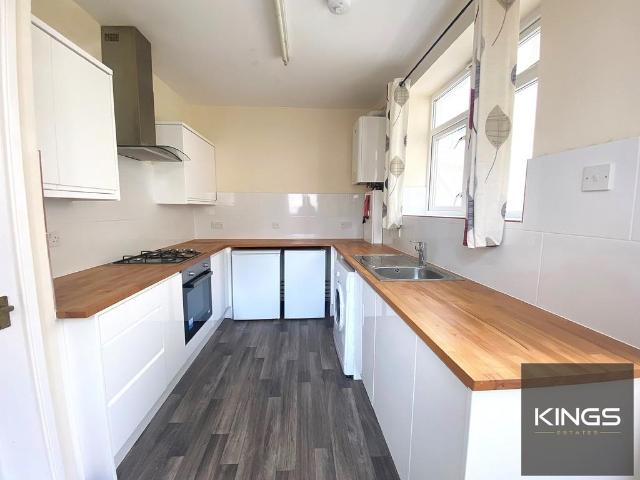 4 bedroom semi detached house to rent