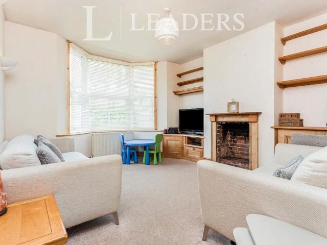 4 bedroom semi detached house to rent