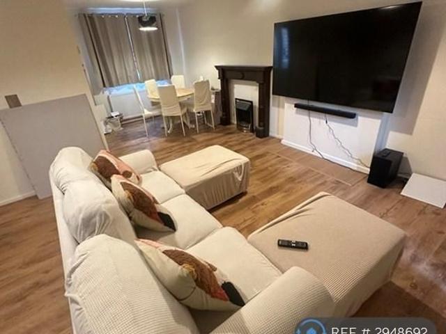 4 bedroom semi detached house to rent