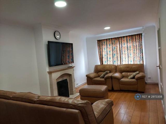 4 bedroom semi detached house to rent
