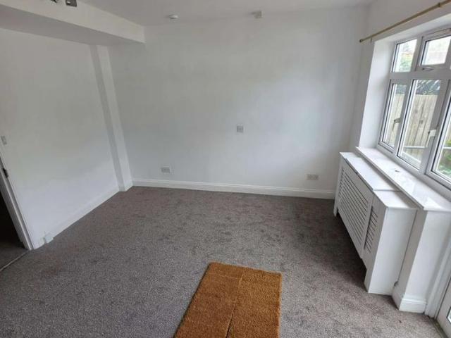 4 bedroom semi detached house to rent
