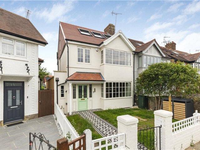 4 bedroom semi detached house to rent