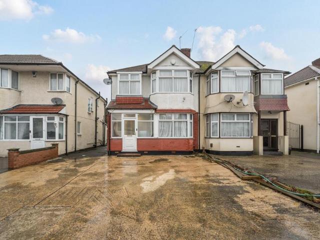 4 bedroom semi detached house to rent