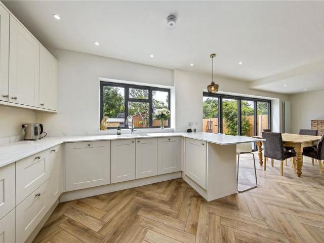 4 bedroom semi detached house to rent