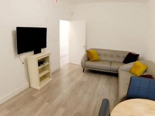 4 bedroom semi detached house to rent