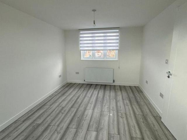 4 bedroom semi detached house to rent