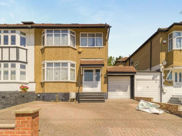 4 bedroom semi detached house to rent