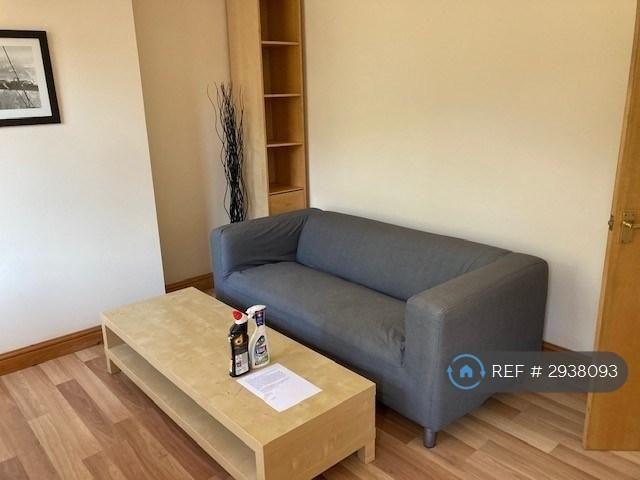 4 bedroom semi detached house to rent