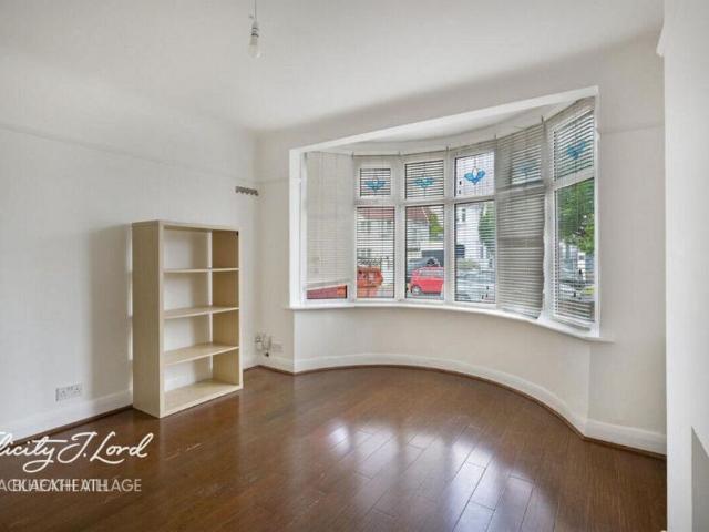 4 bedroom semi detached house to rent