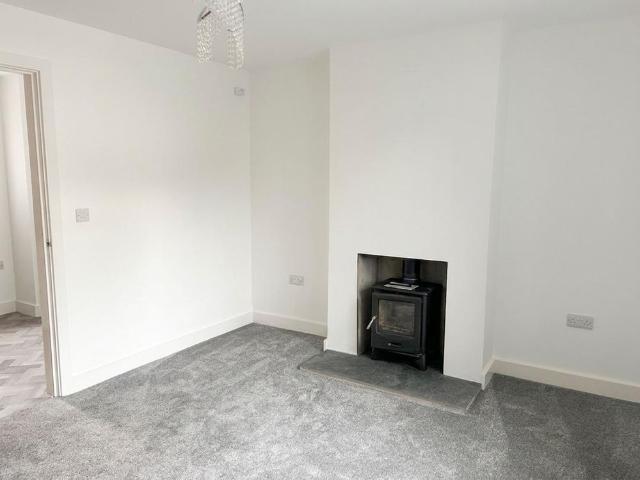 4 bedroom semi detached house to rent