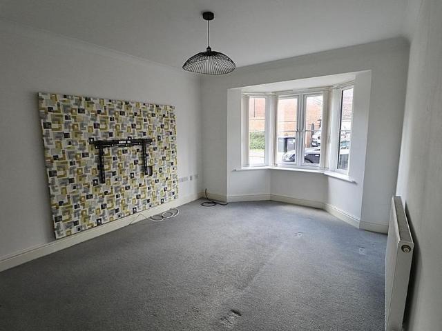 4 bedroom semi detached house to rent
