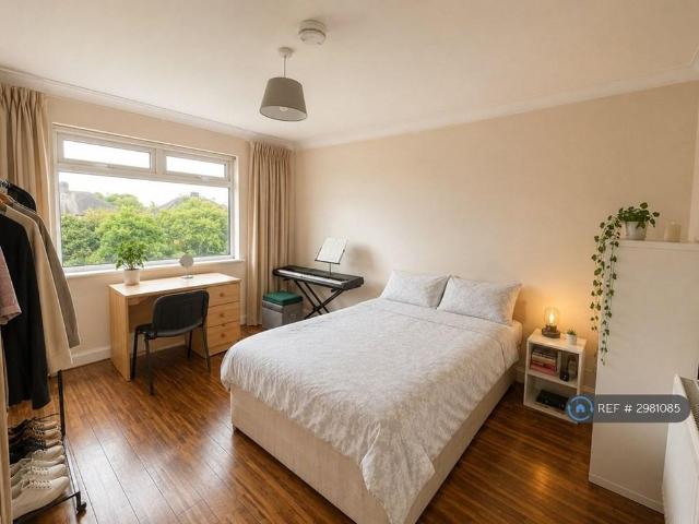 4 bedroom semi detached house to rent