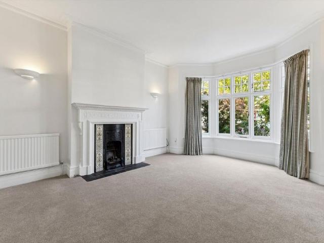 4 bedroom semi detached house to rent