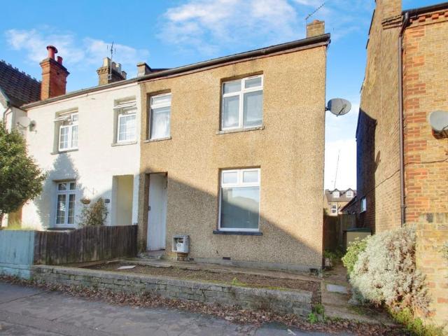 4 bedroom semi detached house to rent
