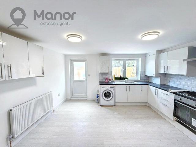 4 bedroom semi detached house to rent