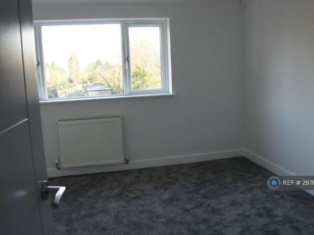 4 bedroom semi detached house to rent