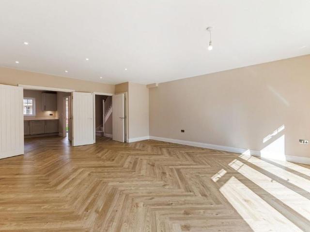4 bedroom semi detached house to rent