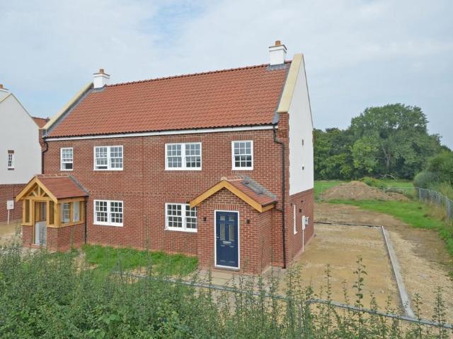 4 bedroom semi detached house to rent