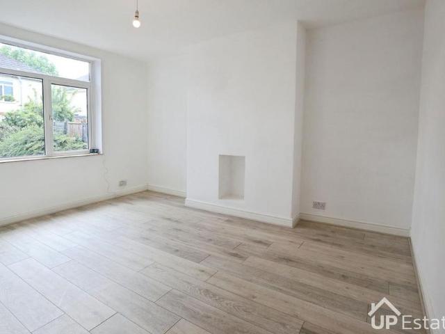 4 bedroom semi detached house to rent