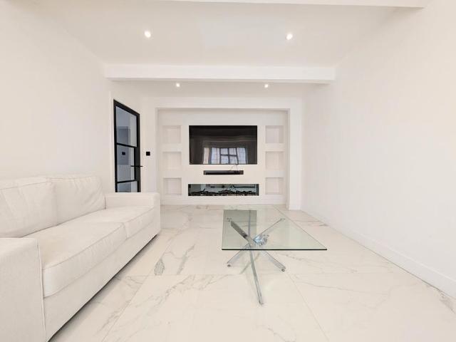 4 bedroom semi detached house to rent