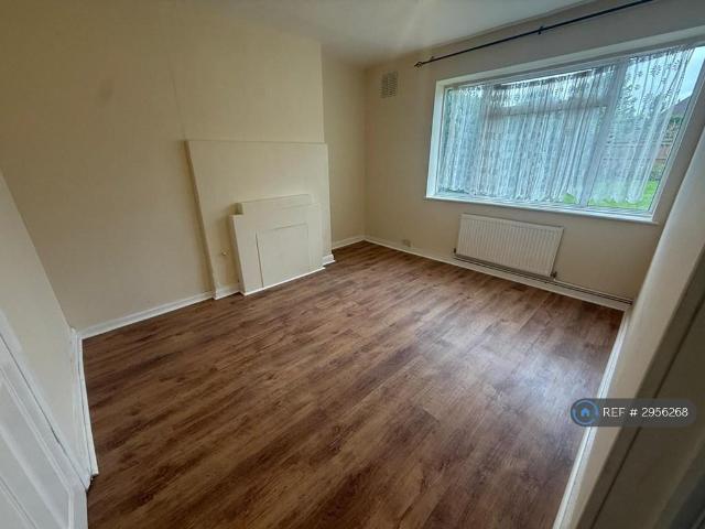 4 bedroom semi detached house to rent
