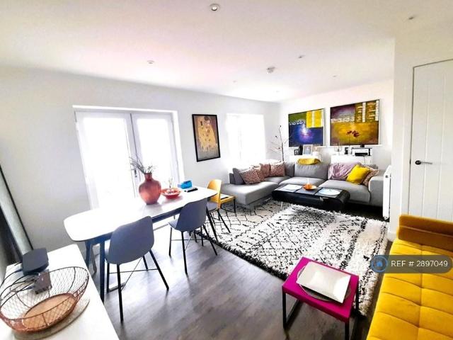 4 bedroom semi detached house to rent