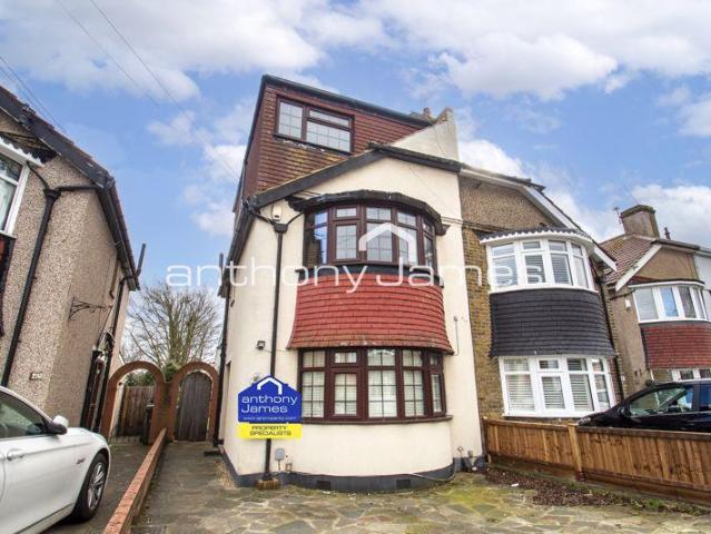 4 bedroom semi detached house to rent