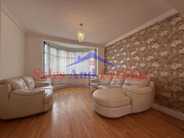 4 bedroom semi detached house to rent
