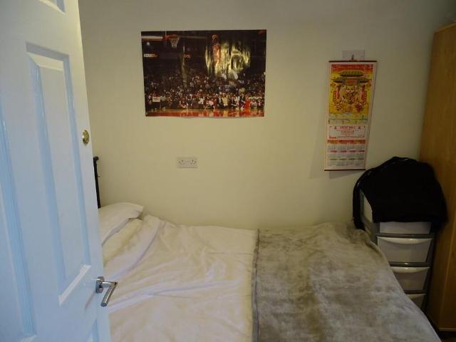 4 bedroom semi detached house to rent