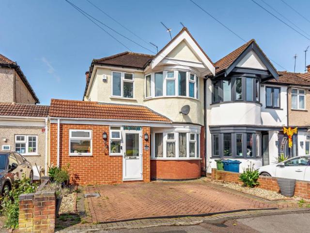 4 bedroom semi detached house to rent