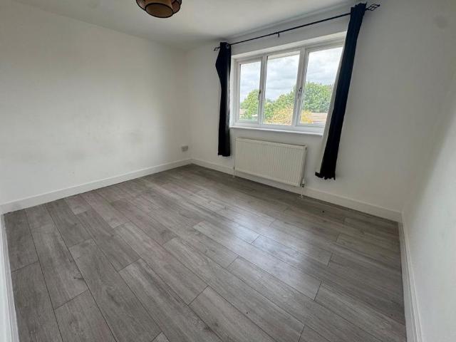 4 bedroom semi detached house to rent