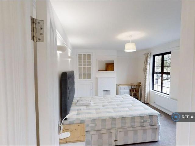 4 bedroom semi detached house to rent
