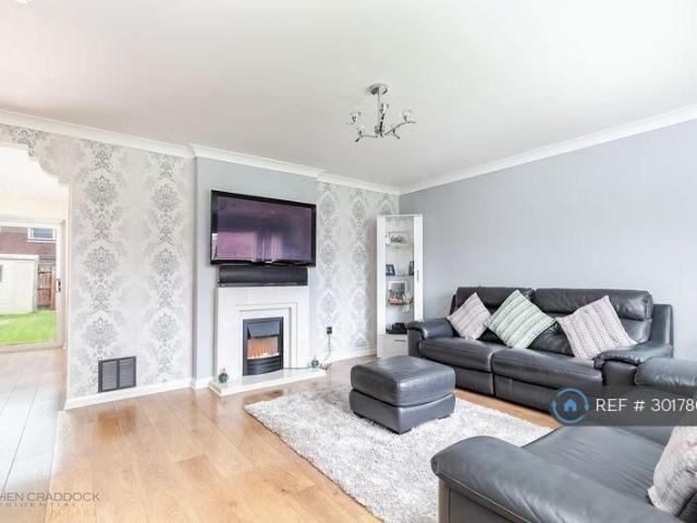 4 bedroom semi detached house to rent