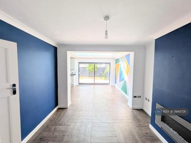 4 bedroom semi detached house to rent