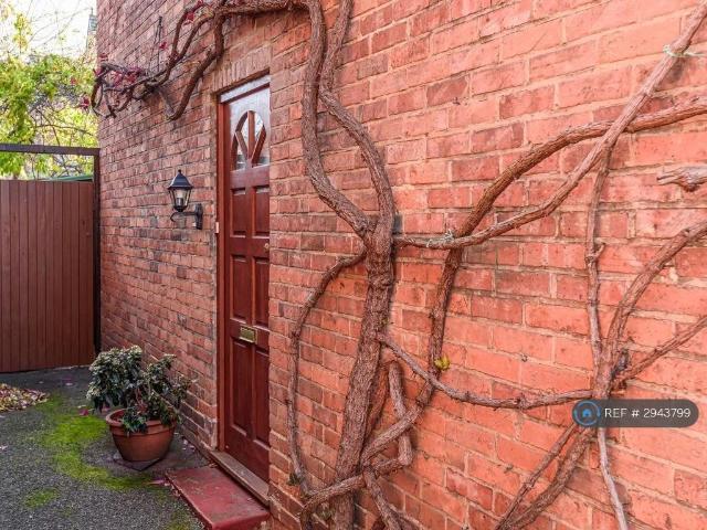 4 bedroom semi detached house to rent