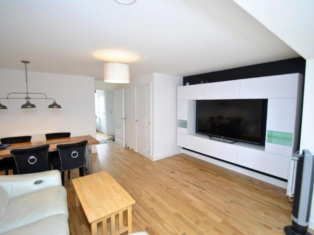 4 bedroom semi detached house to rent